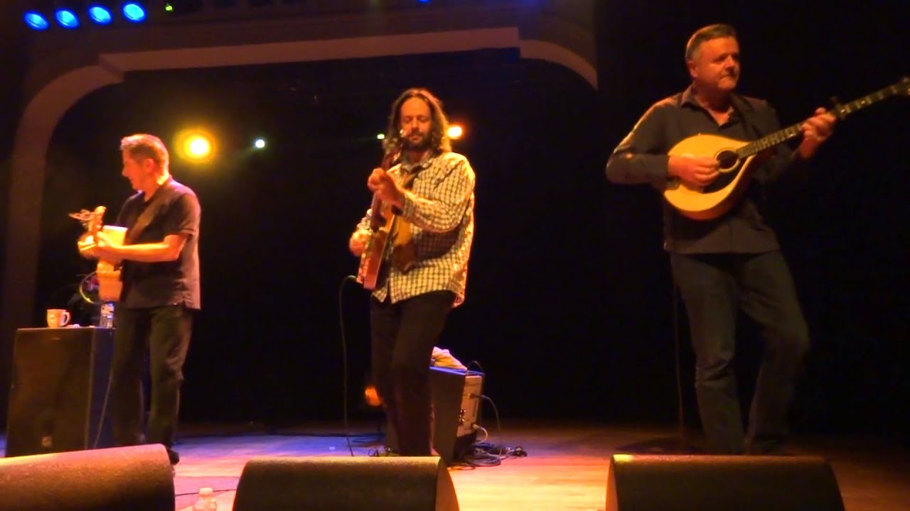 Eoin O'Neill, Quentin Cooper & Conor Byrne with Luka Bloom - YouTube