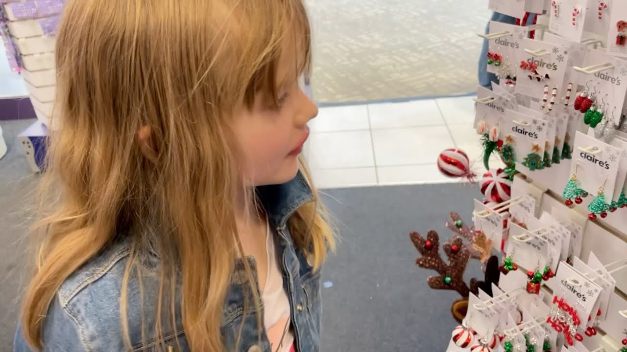 Girls Day | Come Shopping With Us at the Mall - YouTube