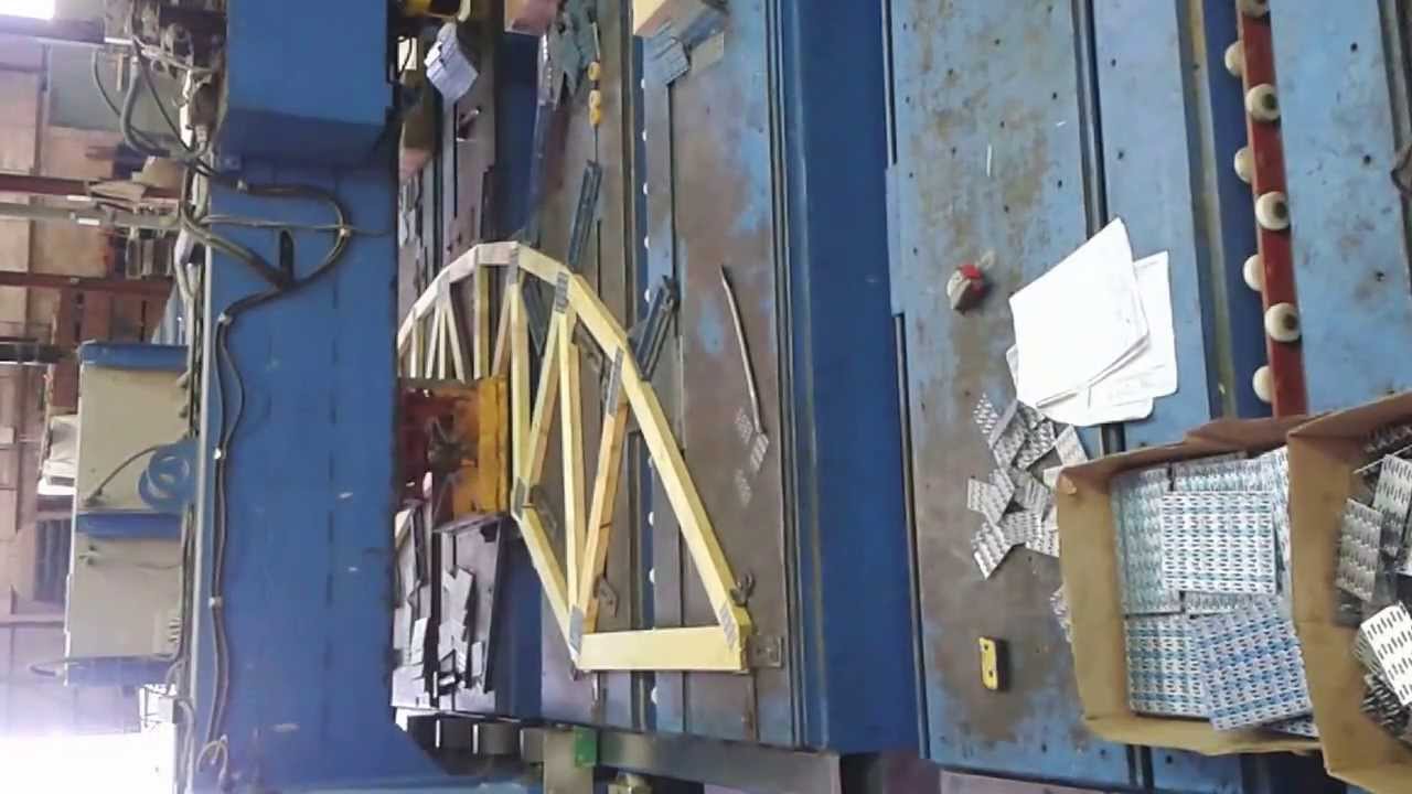 Bowstring Truss Manufacture Jan 2014 - YouTube