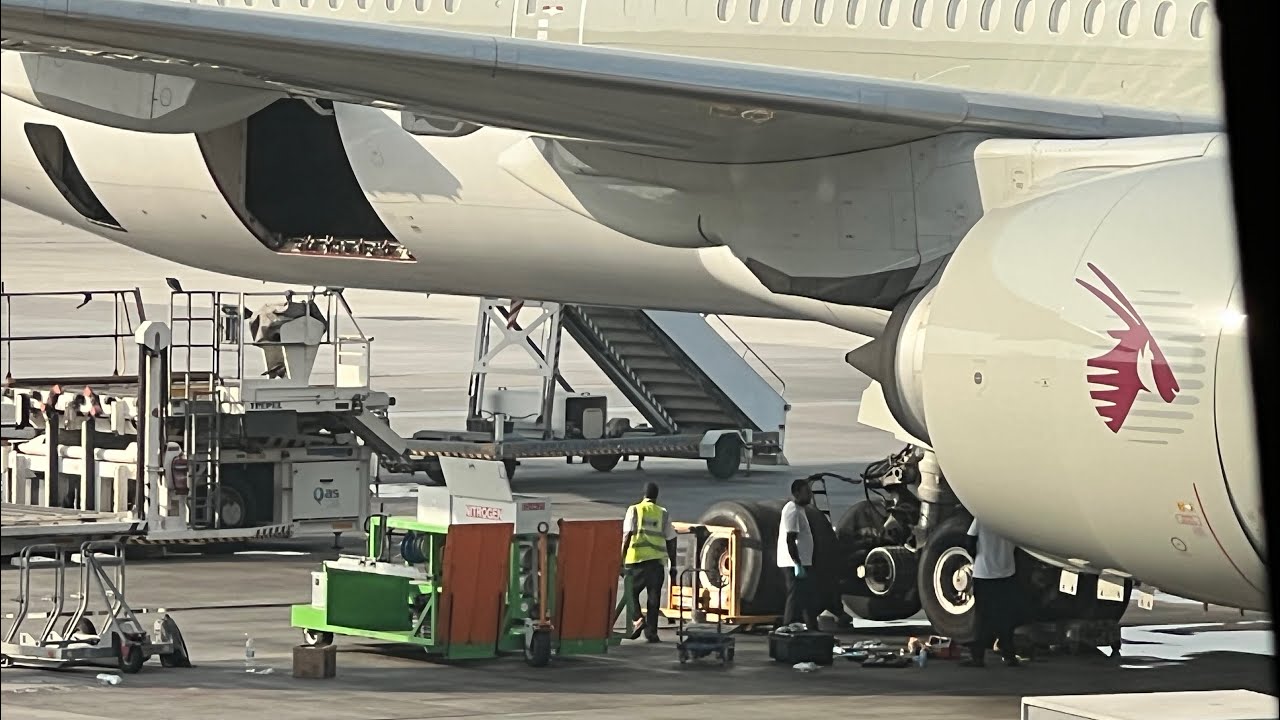 CHANGING AIRPLANE TYRES IN 2MINUTES||POWER ️ #plane #tyre #flying - YouTube