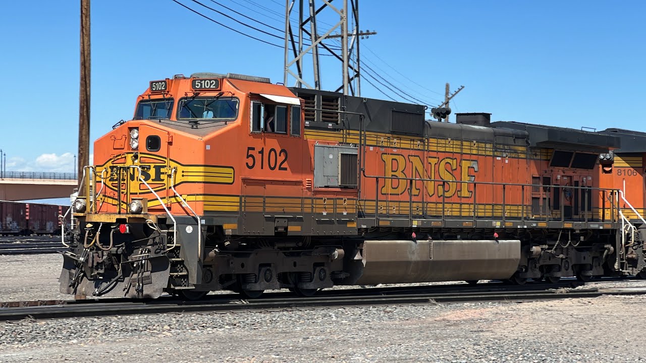 BNSF 5102 Leads S-HUDSCO past Pueblo Railway Museum!! - YouTube