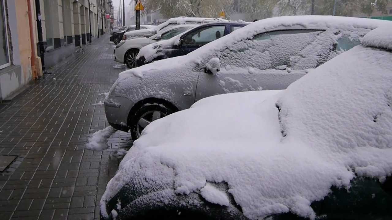 The Unexpected Snowfall in Warsaw Poland 27.10.2012 - YouTube