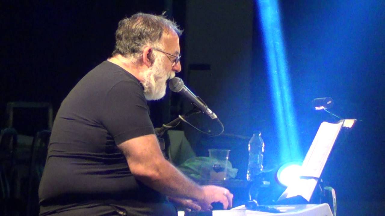 Θάνος Μικρούτσικος-Ο Άμλετ της σελήνης,''Βαρβάρα 2016'' - YouTube