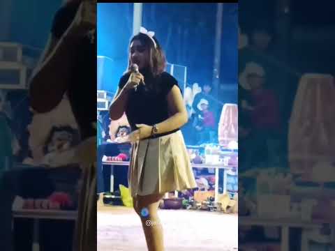 NIKEN SALINDRY TIDAK PAKAI KEBAYA