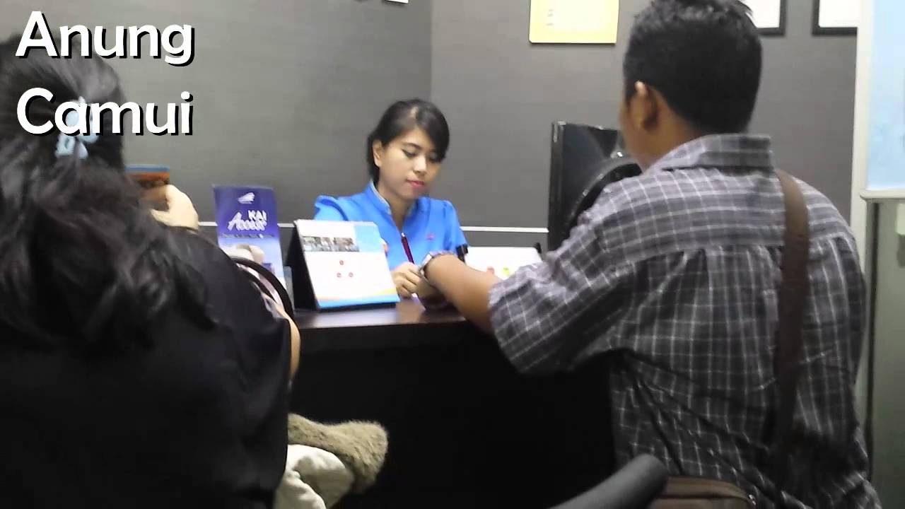 Suasana Dalam Ruangan Customer Service Kereta Api di Gambir - YouTube