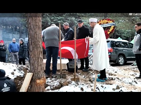 FUTBOL EFSANESİ GÖKMEN ÖZDENAK'IN TOPRAĞA VERİLİŞİ 