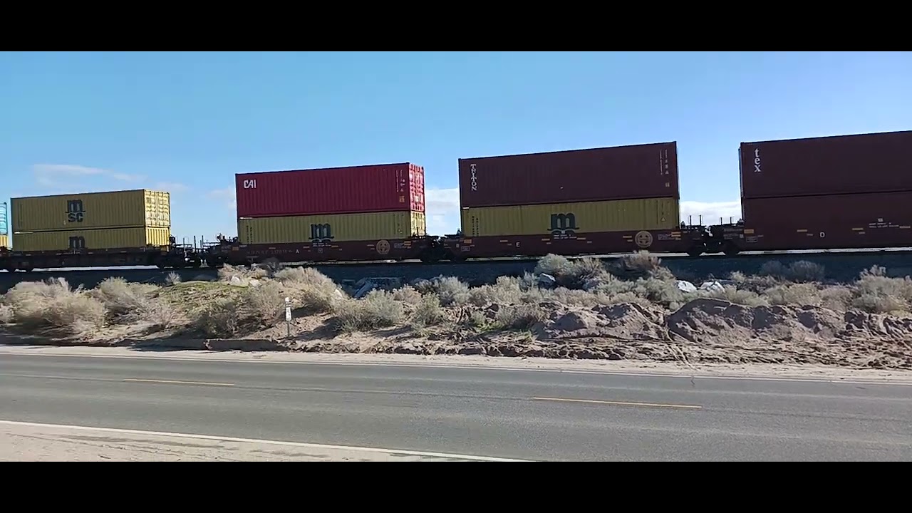 Eastbound BNSF Port Stack. Downhill from the Summit. - YouTube