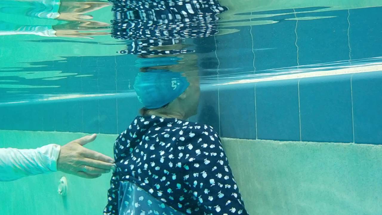 Lisa's vertical float in 12 feet - YouTube