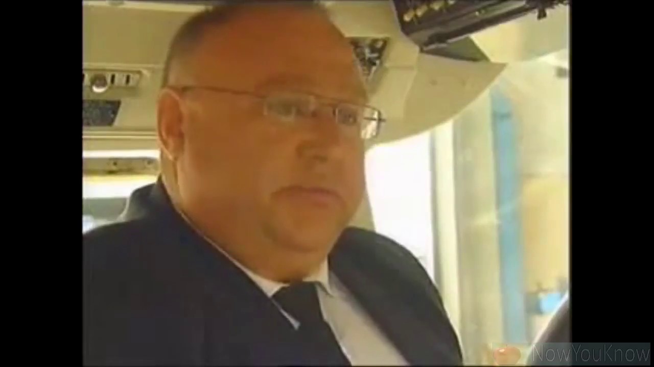 Mile-Wide UFO Spotted By British Airline Pilot Captain Ray Bowyer - YouTube