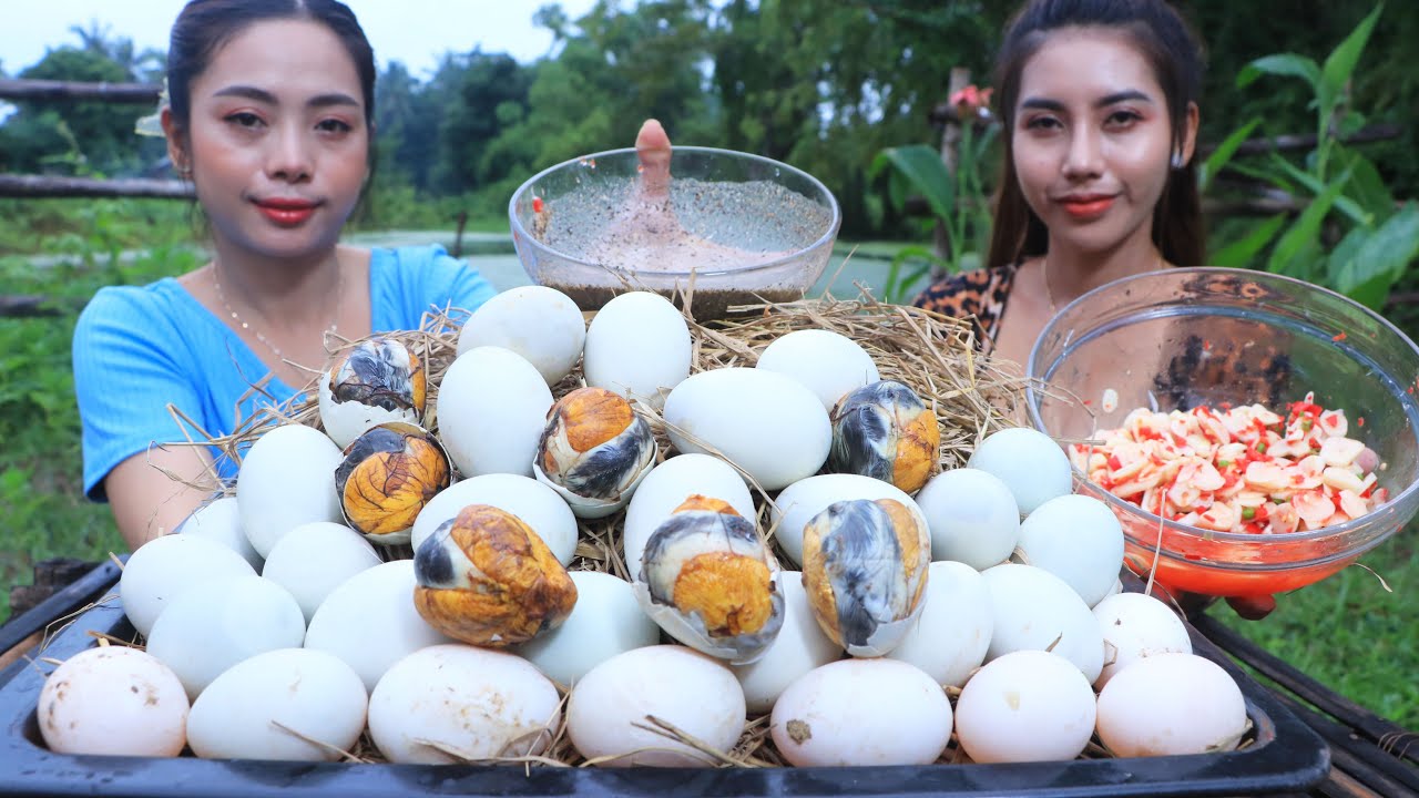 Amazing cooking Boiled duck's egg and grilled with chili sauce recipe ...