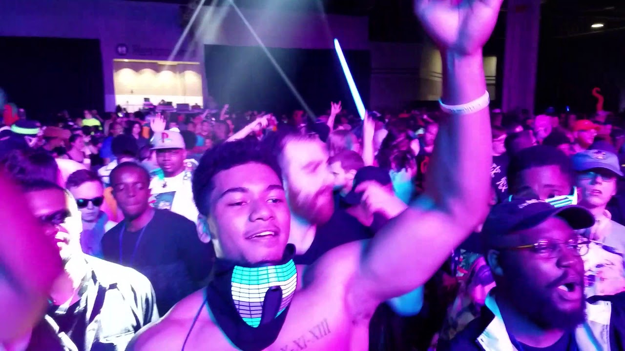 Momocon Rave Momocon (2018-05-27) - YouTube