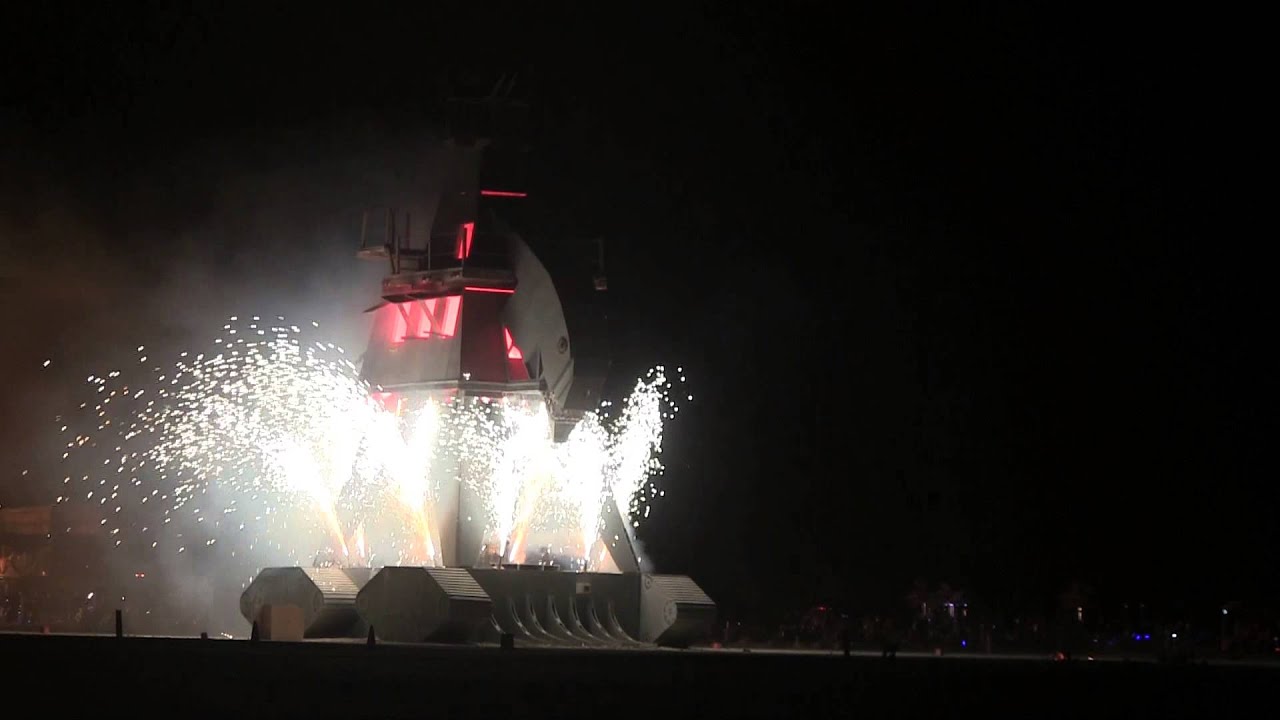 Burning Man 2014 : Alien Siege Machine Burn - YouTube