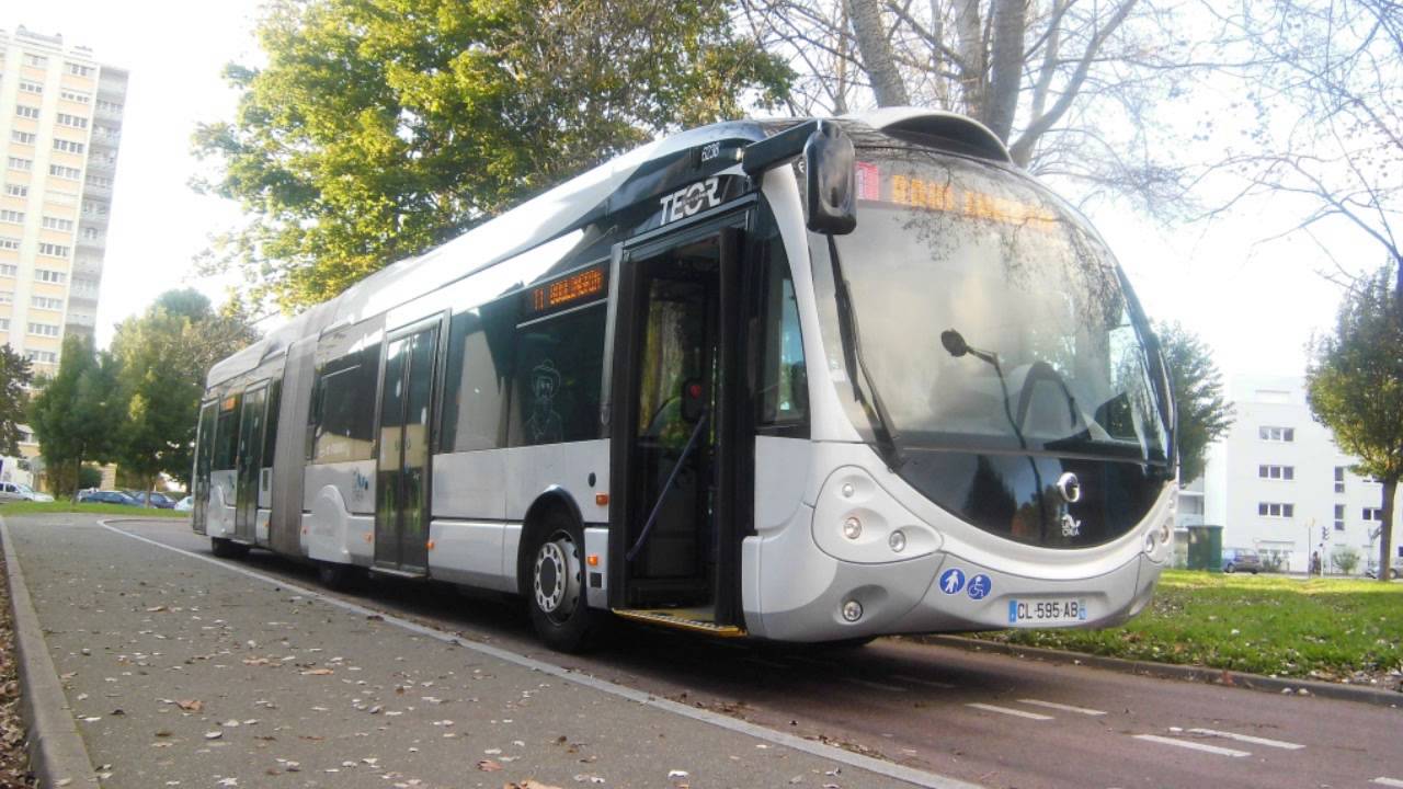 [SOUND] Irisbus Crealis NEO 18 Hybride - N°6238 - Rouen - YouTube