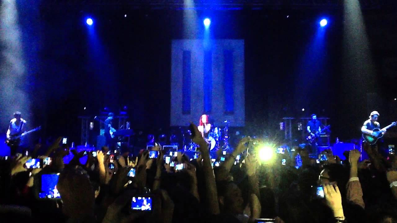 PARAMORE LIVE IN MANILA 2013 - The Only Exception - YouTube