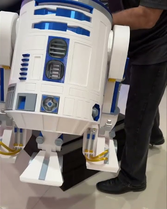 R2-D2 - YouTube