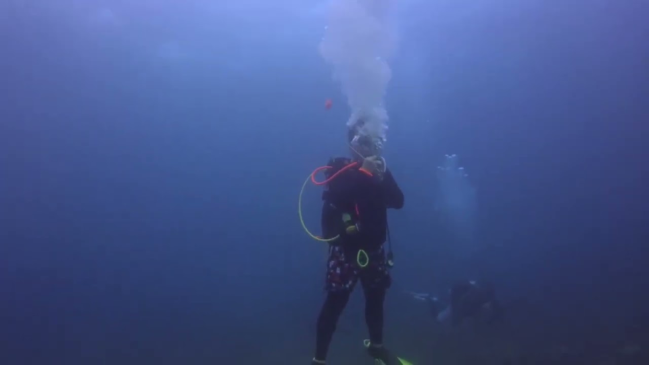 Vomiting underwater scuba diving - YouTube