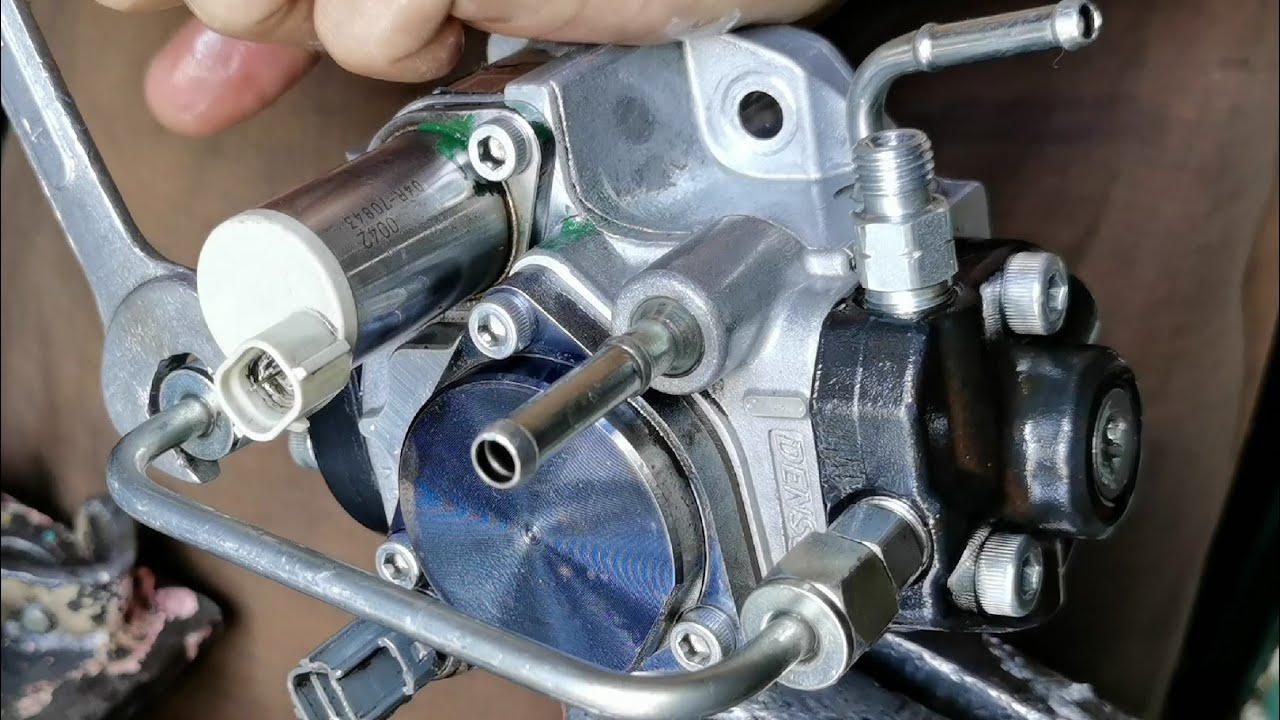 how to common rail fuel pump repair 2kd engine fuel pump - YouTube