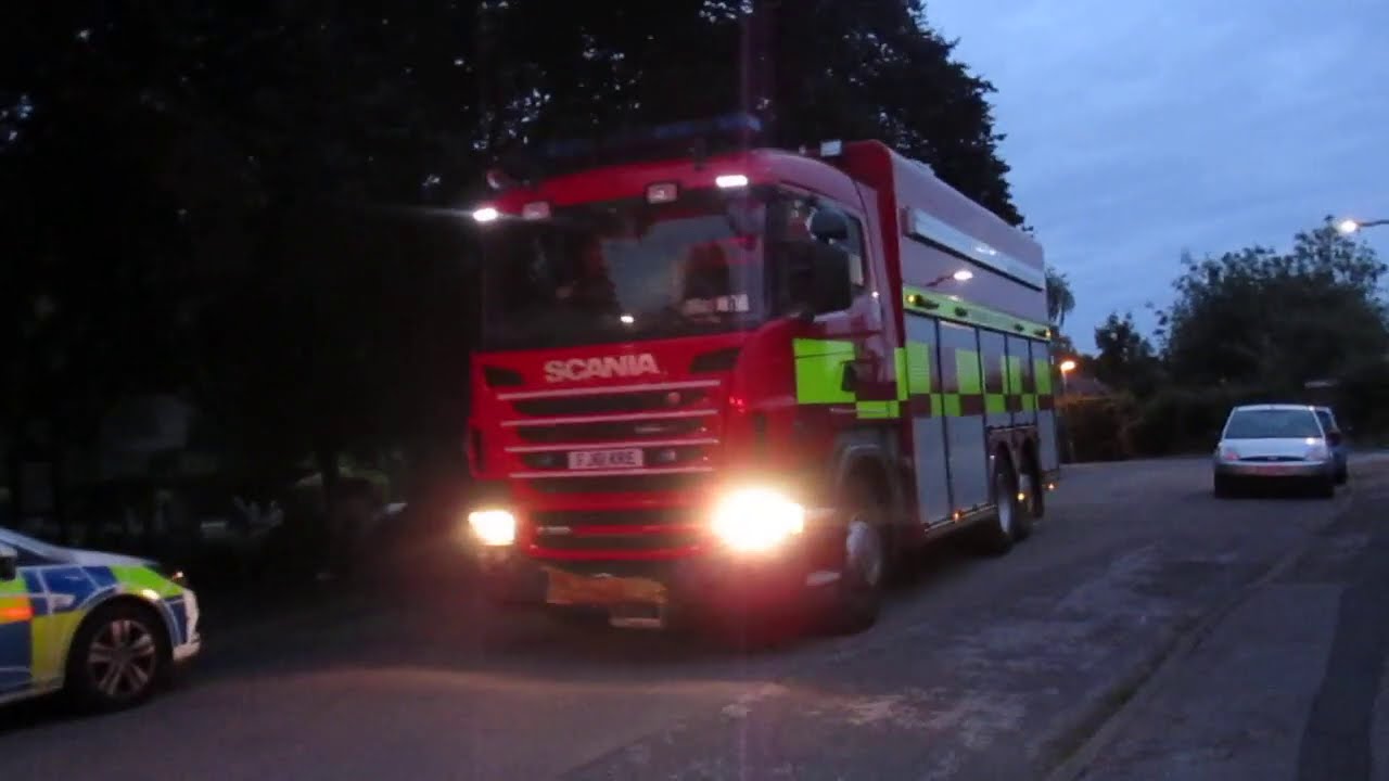 Highfields Pump + Specialist Rescue Unit - Returning to station ...