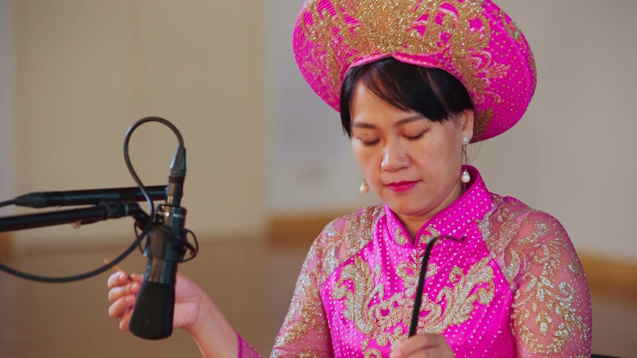Jing Ethnicity Folk Music - Ballad of Picking the Pearls 京族民歌 独弦琴 《采珠谣 ...