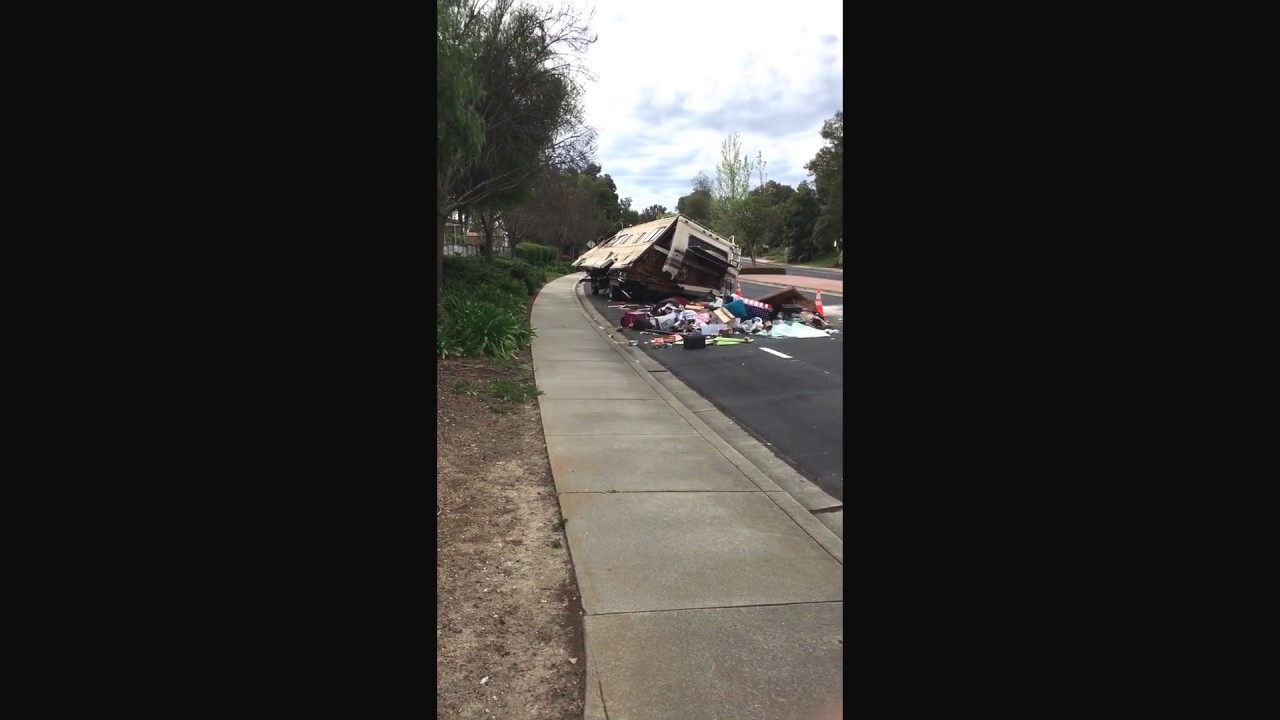 Motorhome totally destroyed. Explodes on impact. - YouTube