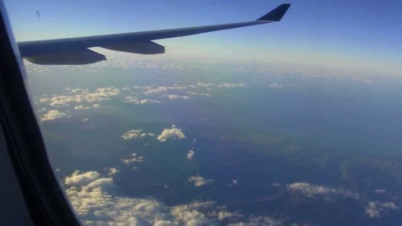 Delta Air Lines airplane flying over Hawaii 2 - YouTube