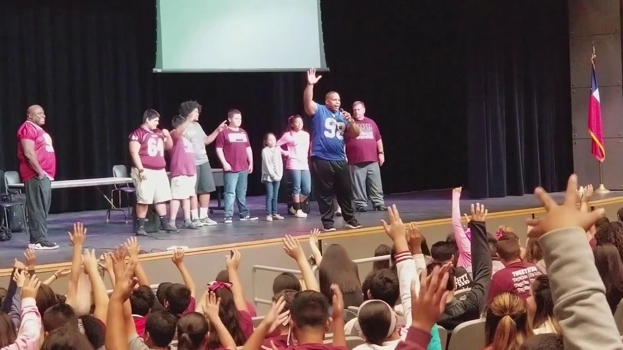 Former NFL Player Keith Davis Visits Kenedy ISD. - YouTube