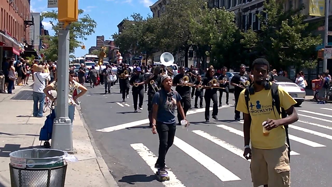 Fulton St Marching Band - YouTube