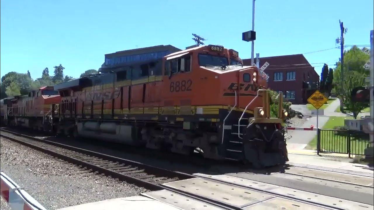 (Southbound) BNSF Garbage Train passes through the McCarver Street Railroad Crossing. - YouTube