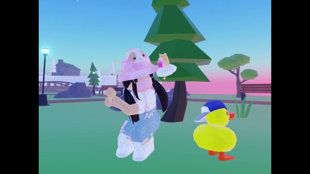 🦆~Dancing with my duck~💓 ||Roblox edit|| - YouTube