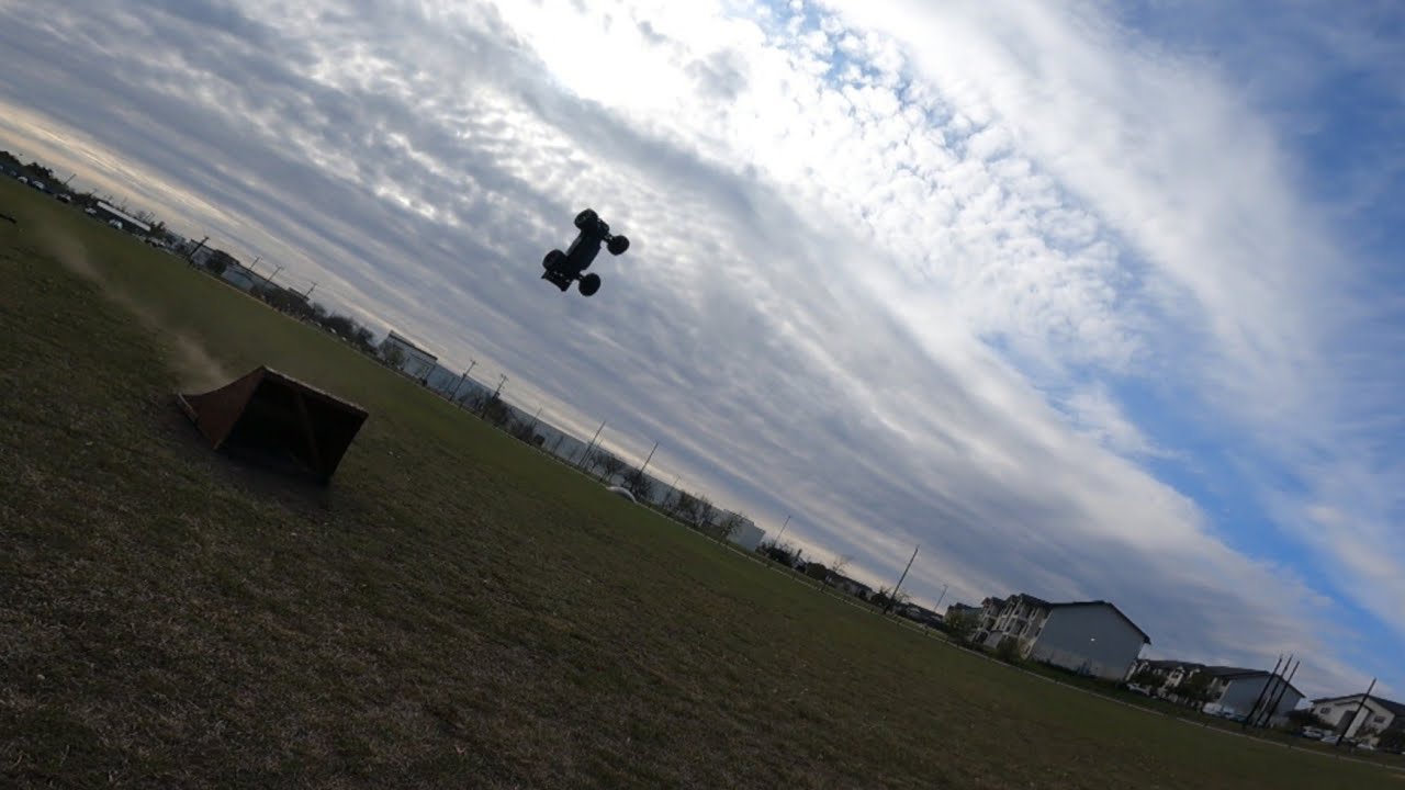 XRT Park bash with big ramp. Durable RC! - YouTube