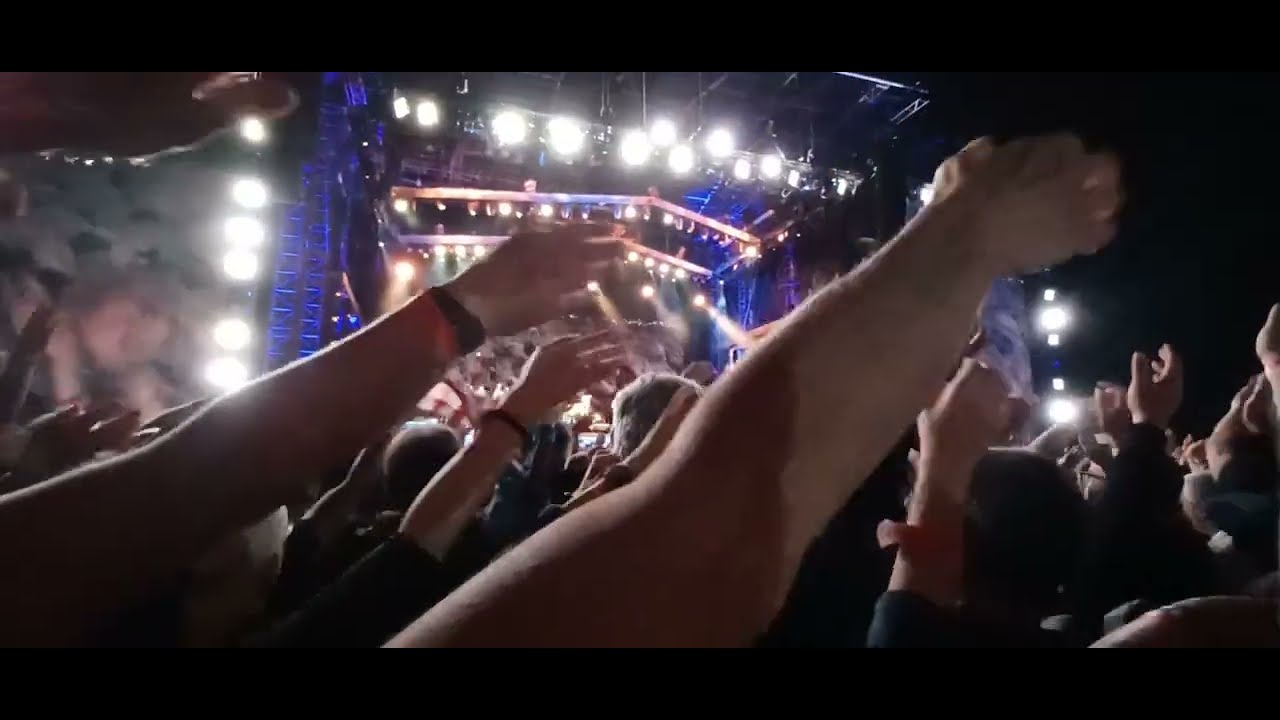 Springsteen Ferrara 2023 - Bobby Jean - waving hands - YouTube