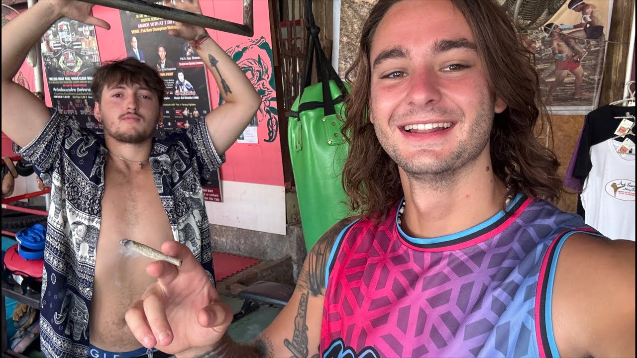 Van Boys at Reggae Bar in Thailand *LIVE* - YouTube