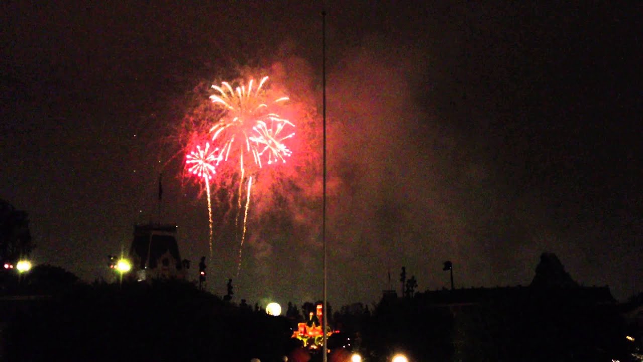 Halloween Screams Fireworks Spectacular - YouTube