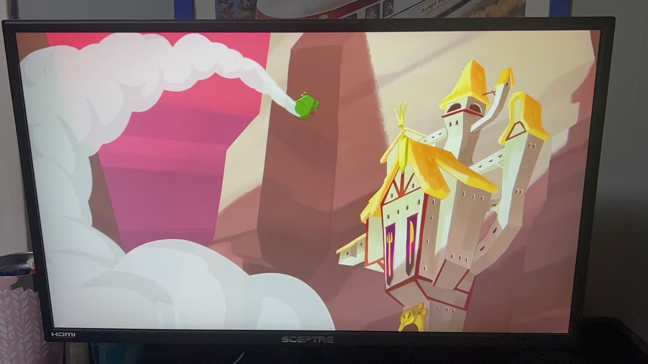 Trojan Egg - King Pig Squished Chef Piggy like a Pillow Scene - YouTube