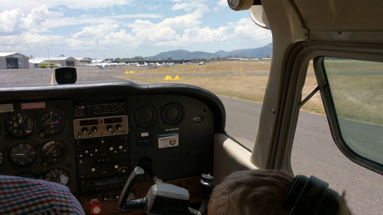 Pixel XL 4K Cessna Cockpit View Landing at Rockhampton Airport - YouTube