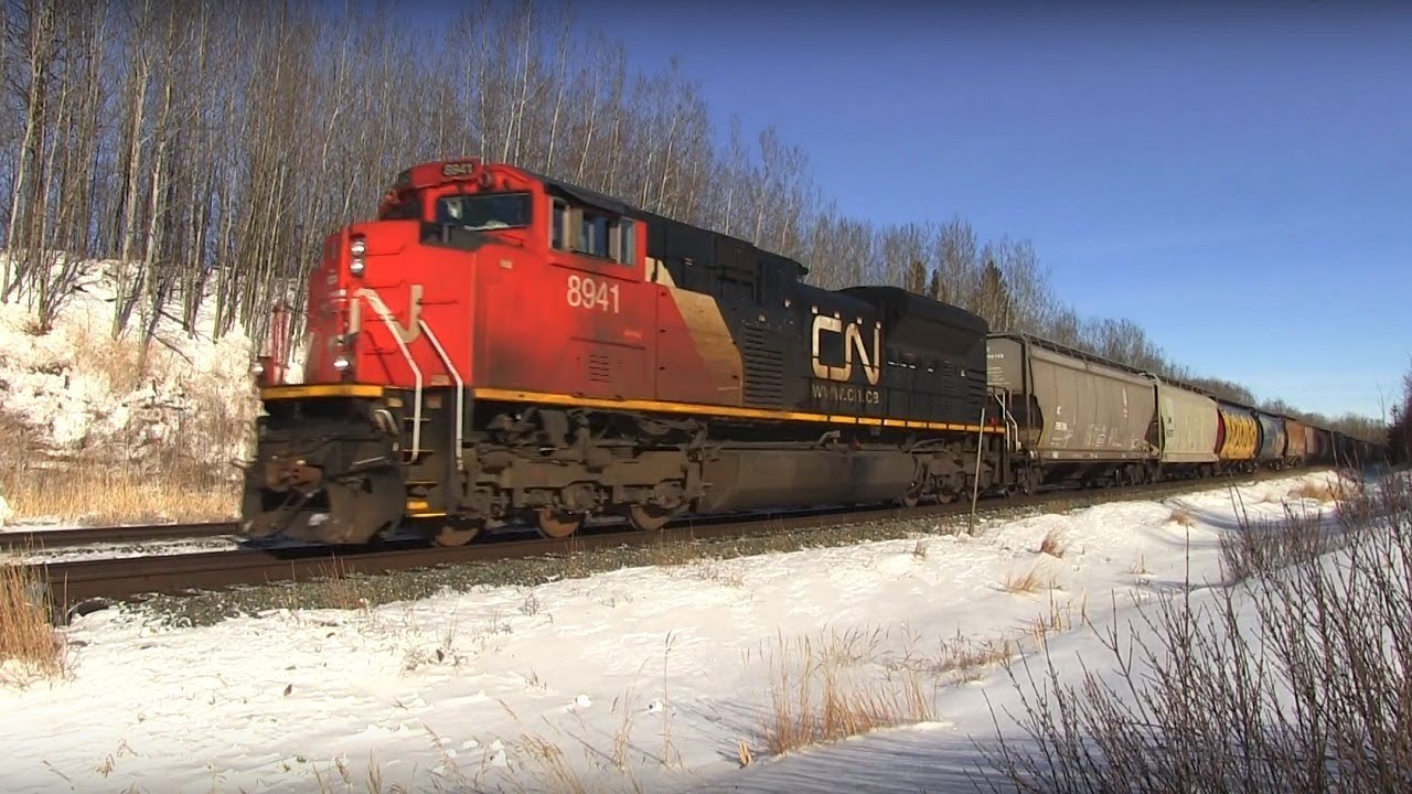 CN Train Spotting HD: CN 8941 & DPU 8956 Speeds G843 With Aggressive ...