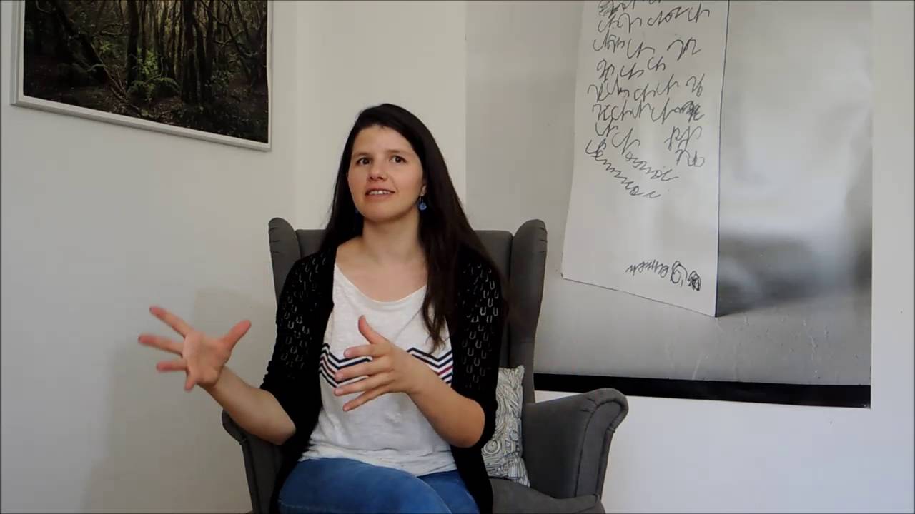 Interview mit Maria Schnabl über das Sammeln - dialectic - YouTube