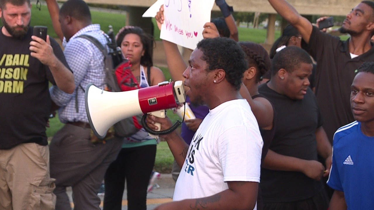 Black Lives Matter Cancel Protest and Host Joint BBQ with Police - YouTube