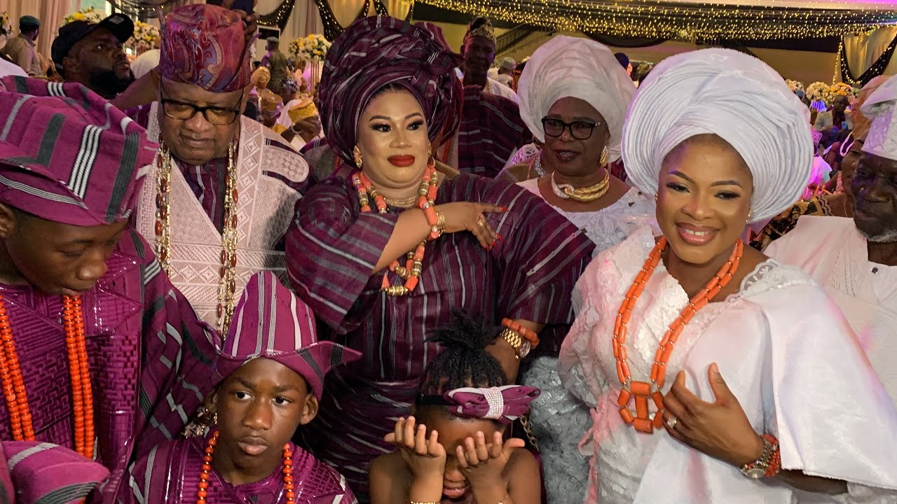 QUEEN DR TEMITOPE DANCE WITH HER DAD AND HIS BEAUTIFUL QUEEN AT 20TH ...