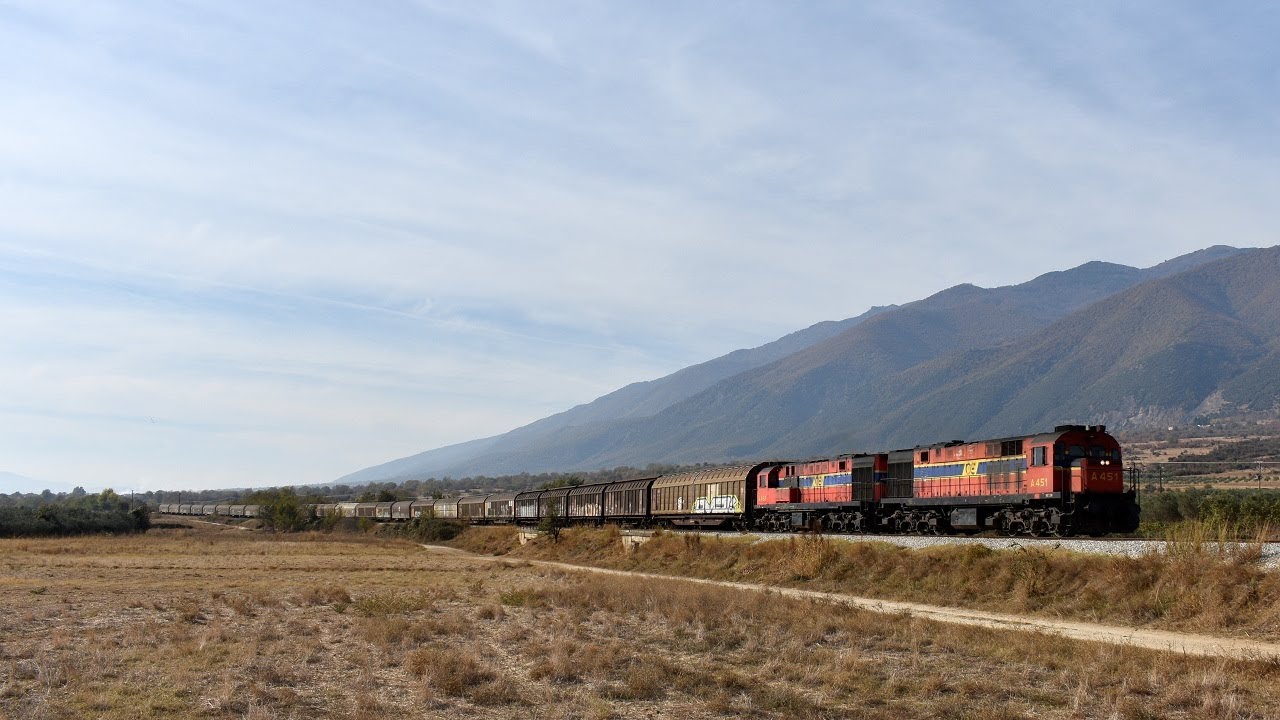 MLW on freight trains at northern Hellas. November 2018. - YouTube