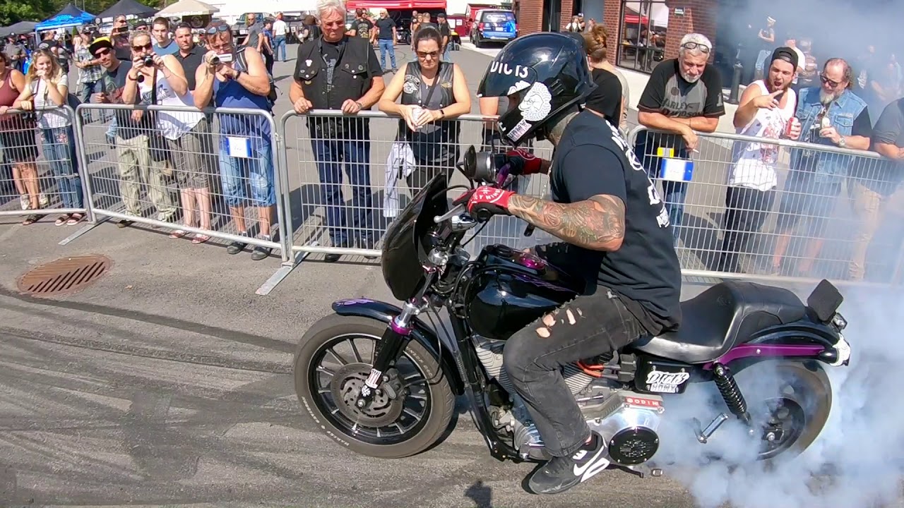 Harley stunt Dyna FOREVERNORTHCREW DYNADAZE 1 edition 2018 - YouTube