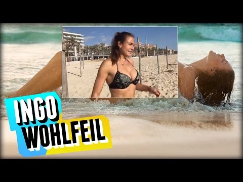 BILD-Girl testet Wassertemperatur - Mallorca warm genug?