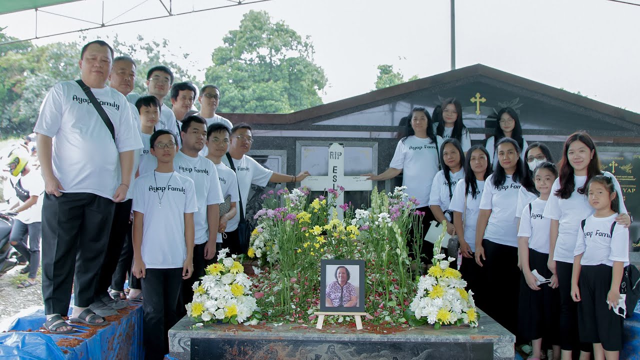 RIP : ESLY YANNA - Prosesi Penguburan Dan Tabur Bunga (Selesai) - YouTube