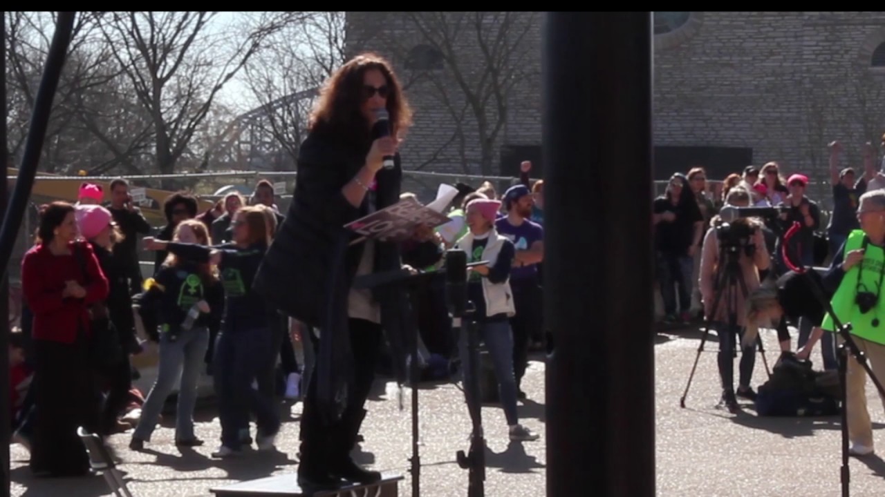 Rabbi Susan Talve speaking at the Womans March on St. Louis 2017 - YouTube