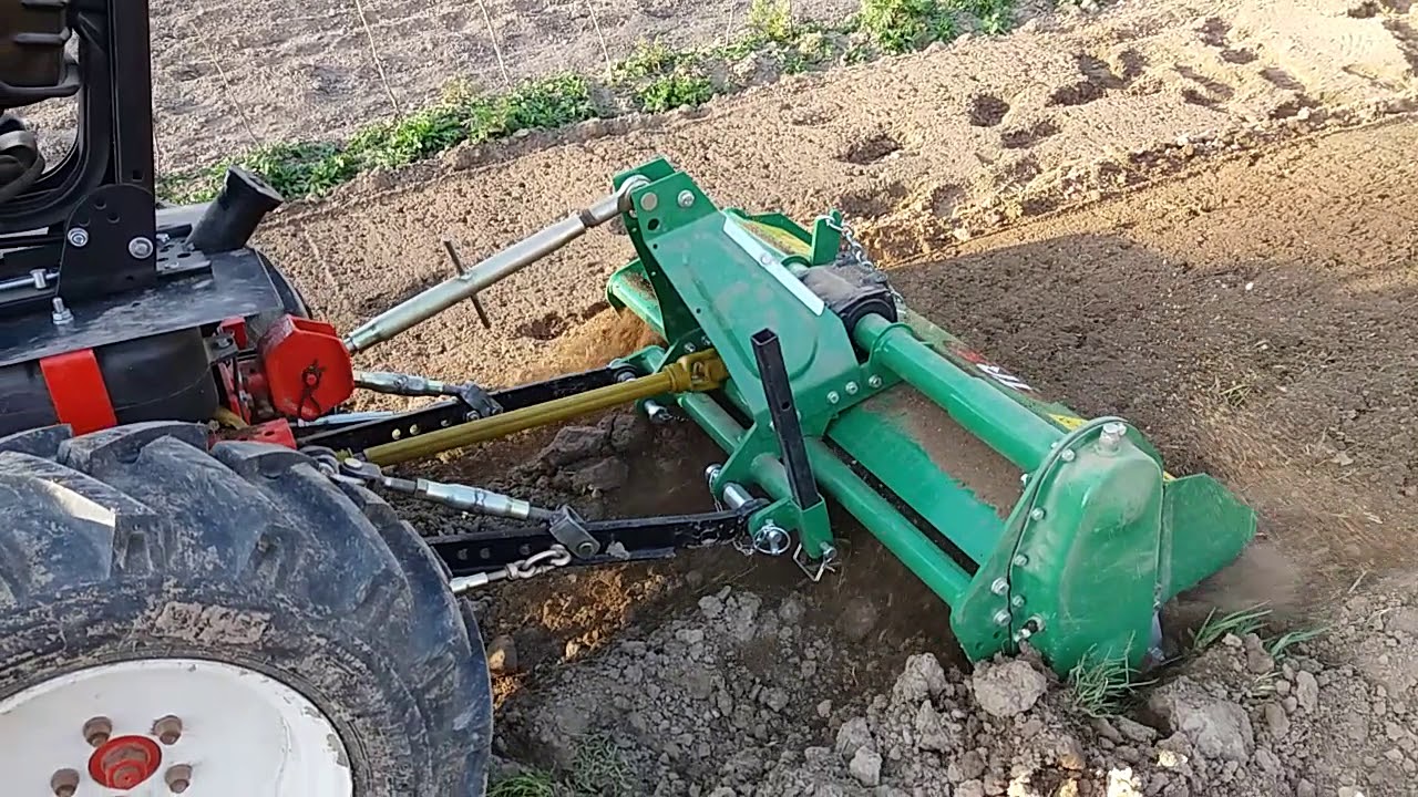 Gutbrod 2600 DA 4x4 1 glebogryzarka wom TL115 TRX - YouTube