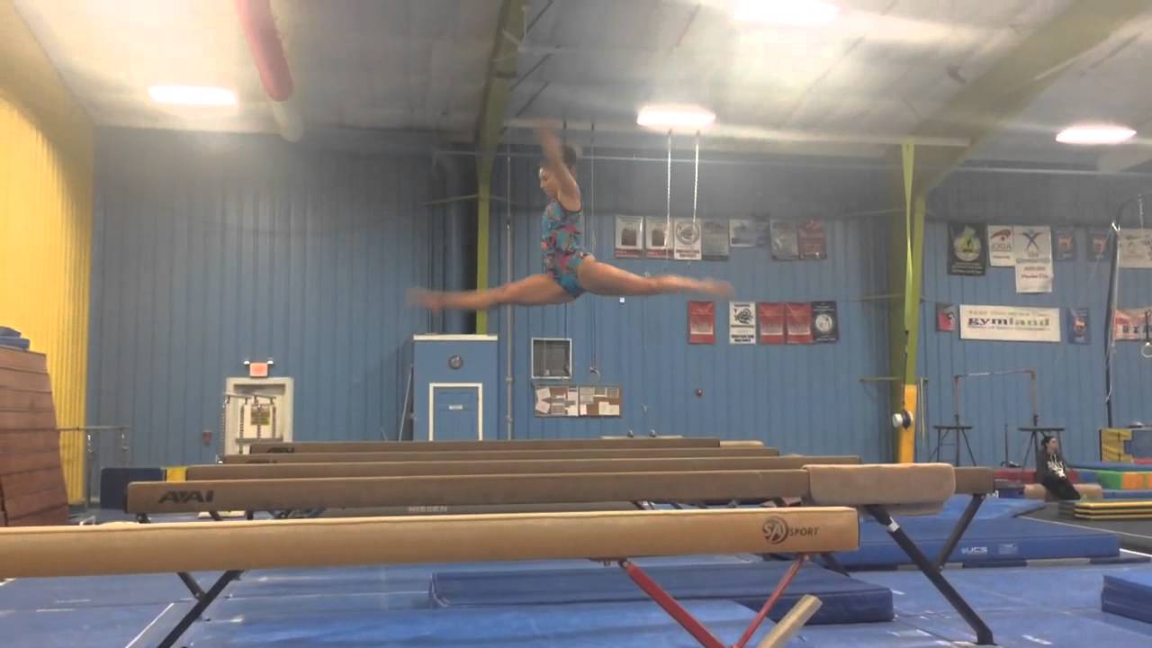 Split jump straddle half #2 - YouTube