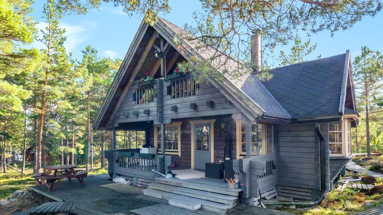 Cabin-like Atmosphere In The Complex Of Three Buildings By The Sea ...