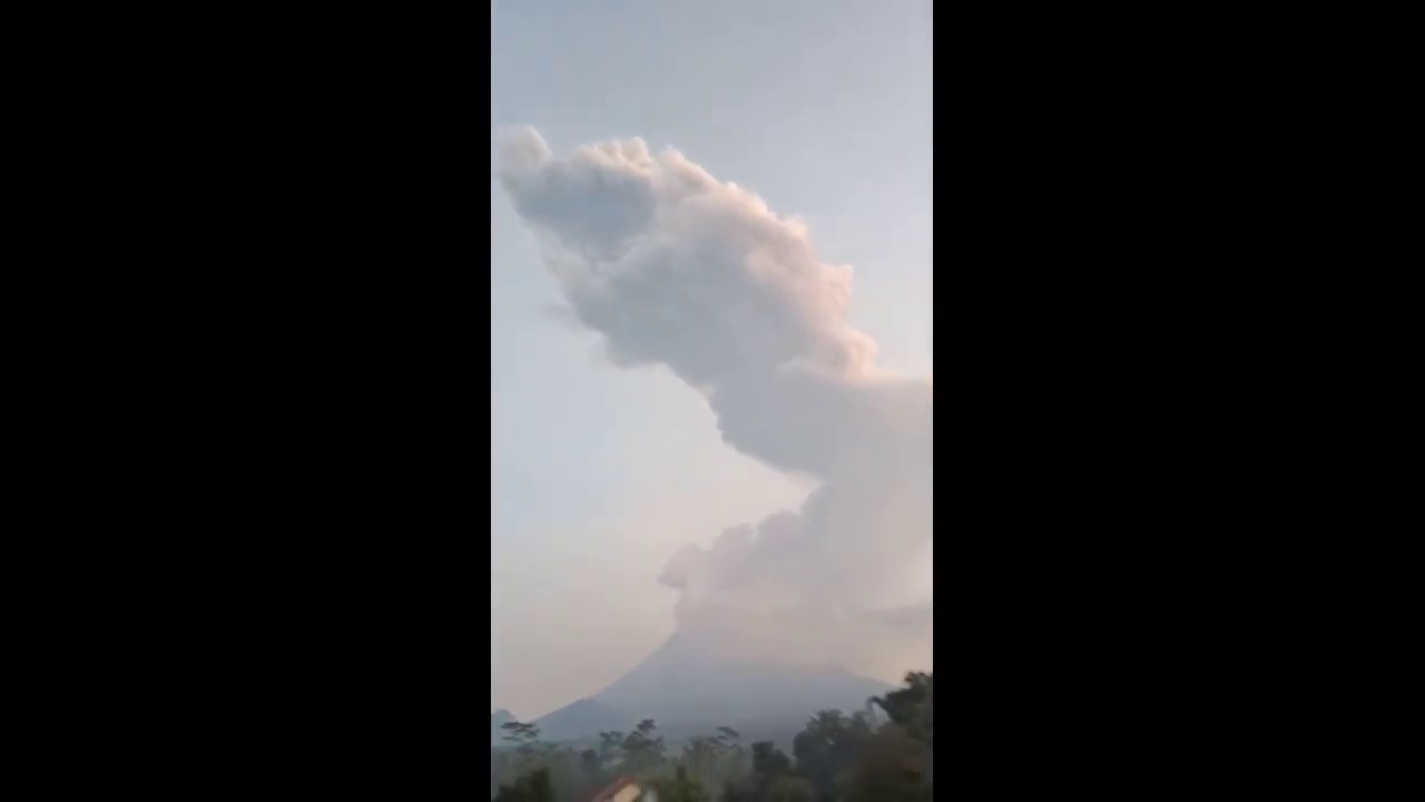Gunung Merapi Erupsi Lagi ! 3 Maret 2020 - Merapi Hari Ini - YouTube