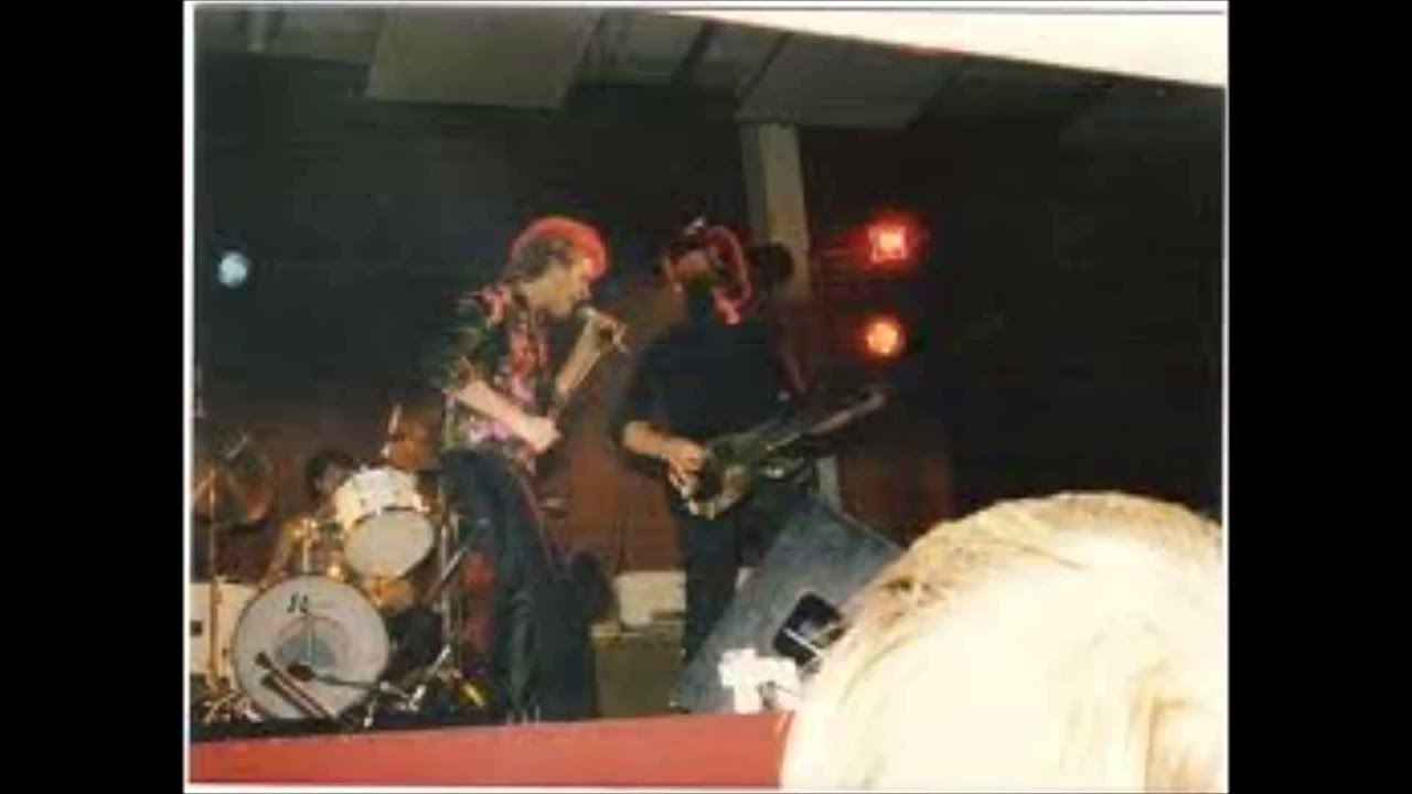 Sweet d'Buster Under city lights (1980) - YouTube