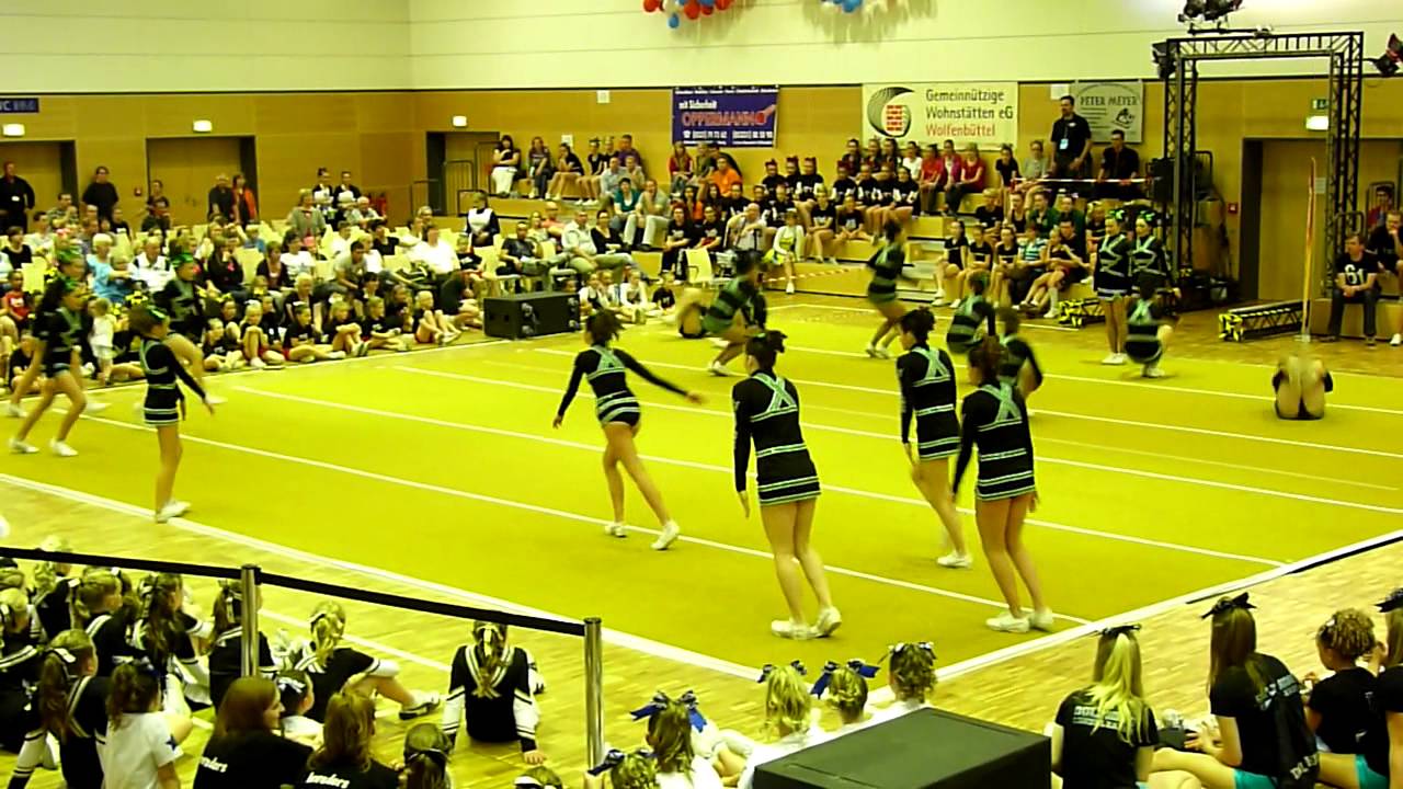 Queens deluxe bei der Cheer-Trophy 2012 - YouTube
